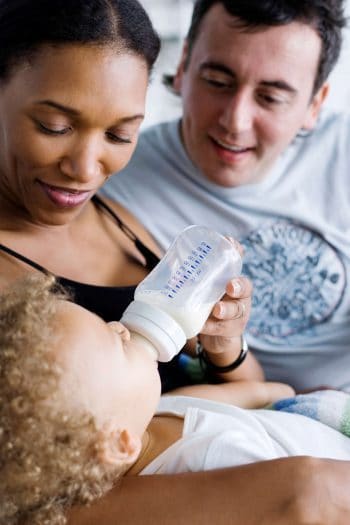 formula feeding baby - Making of Mom